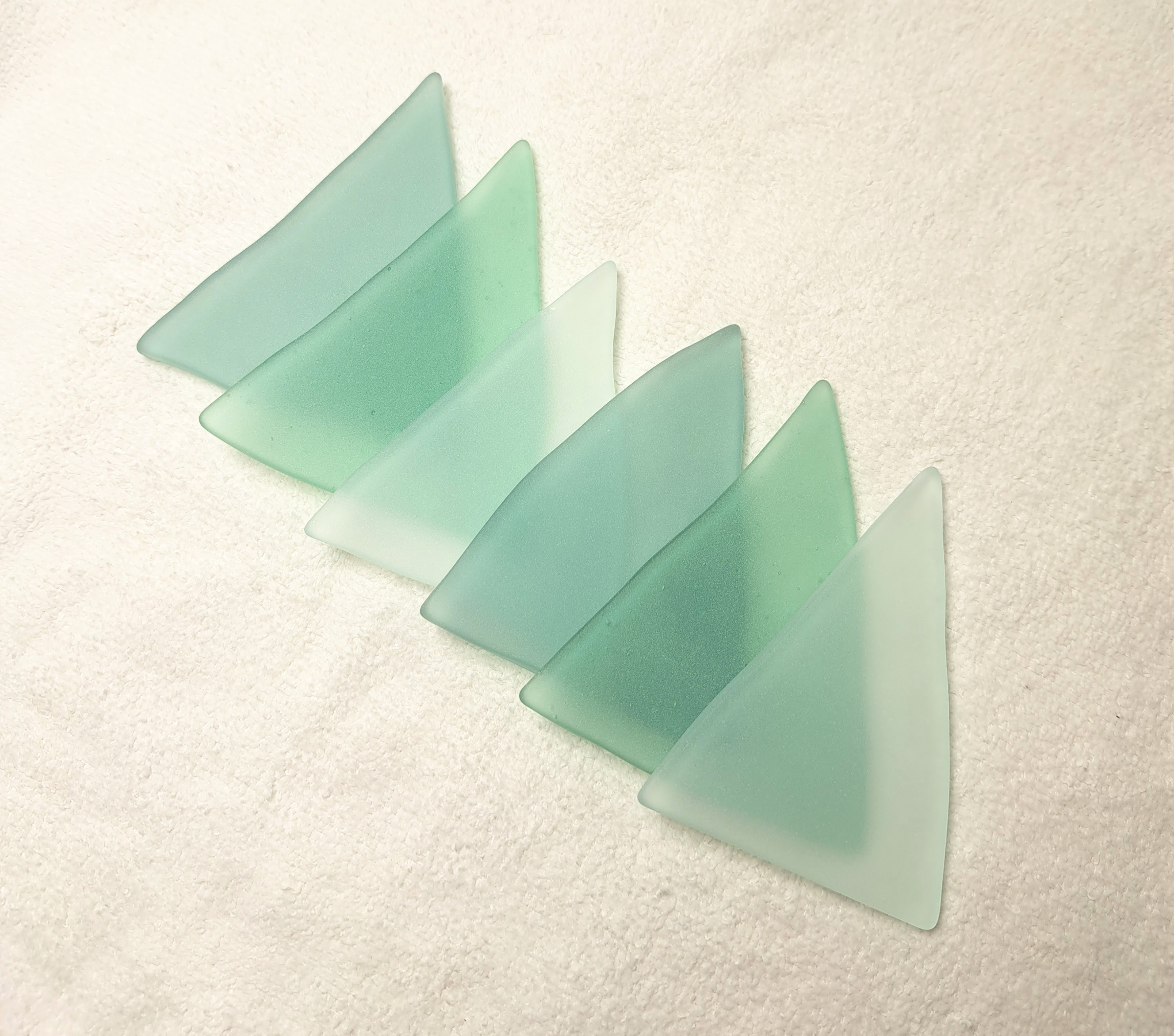 Sea Glass Triangles - Green - Set of 10 - 3 Inches – Tumble Works